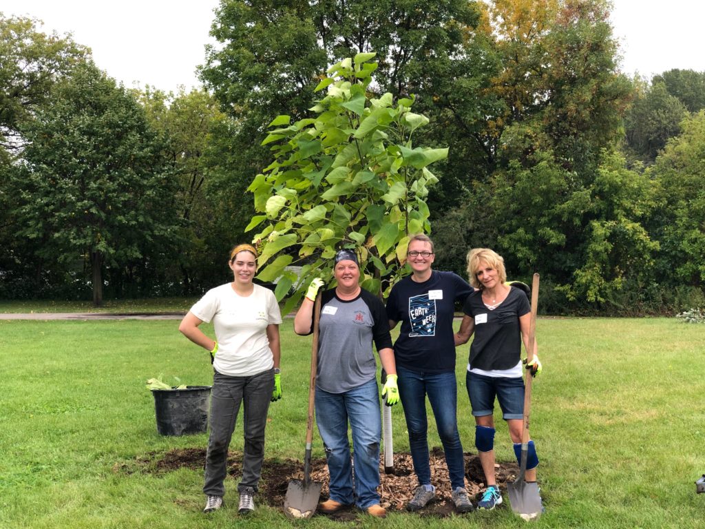 Tree Trust planting Event 2019 at Veterans Park- group standing in ...